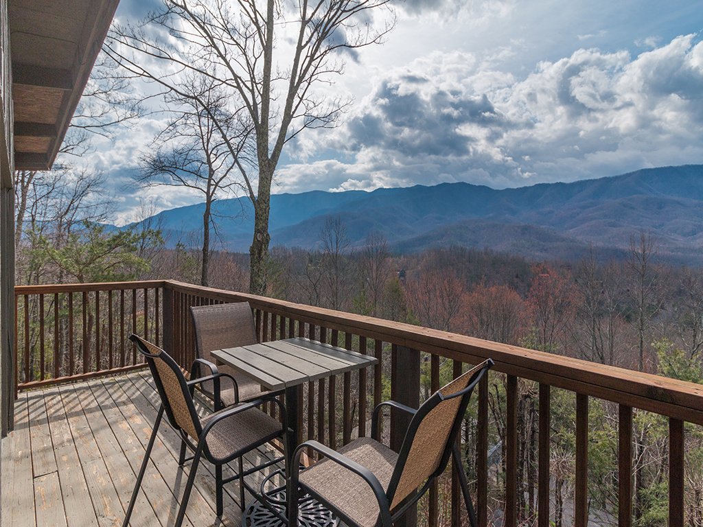 Mountain Top Cabin in Gatlinburg w/ 2 BR (Sleeps6)