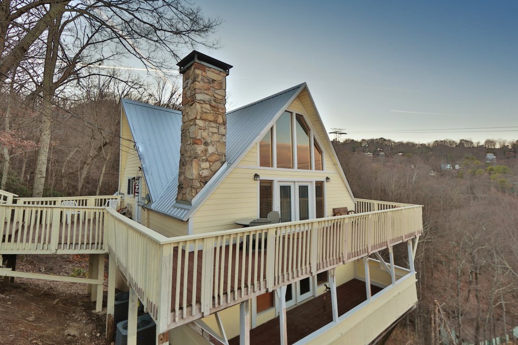 Skyline View Cabin in Gatlinburg w/ 4 BR (Sleeps10)