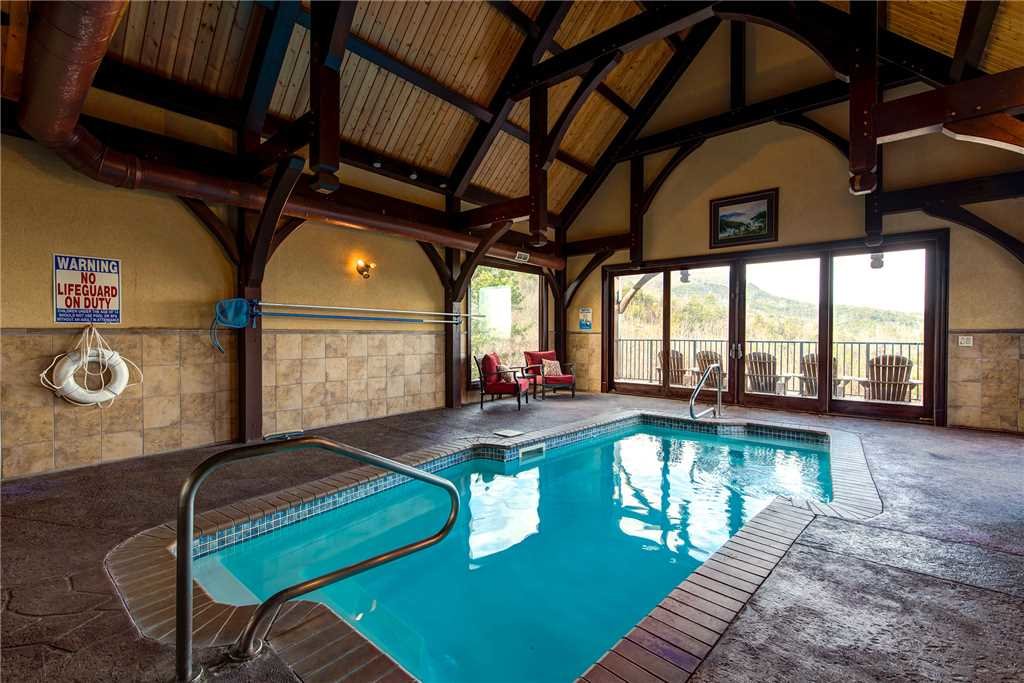 Pool On Summit Point Cabin in Sevierville w/ 4 BR (Sleeps10)