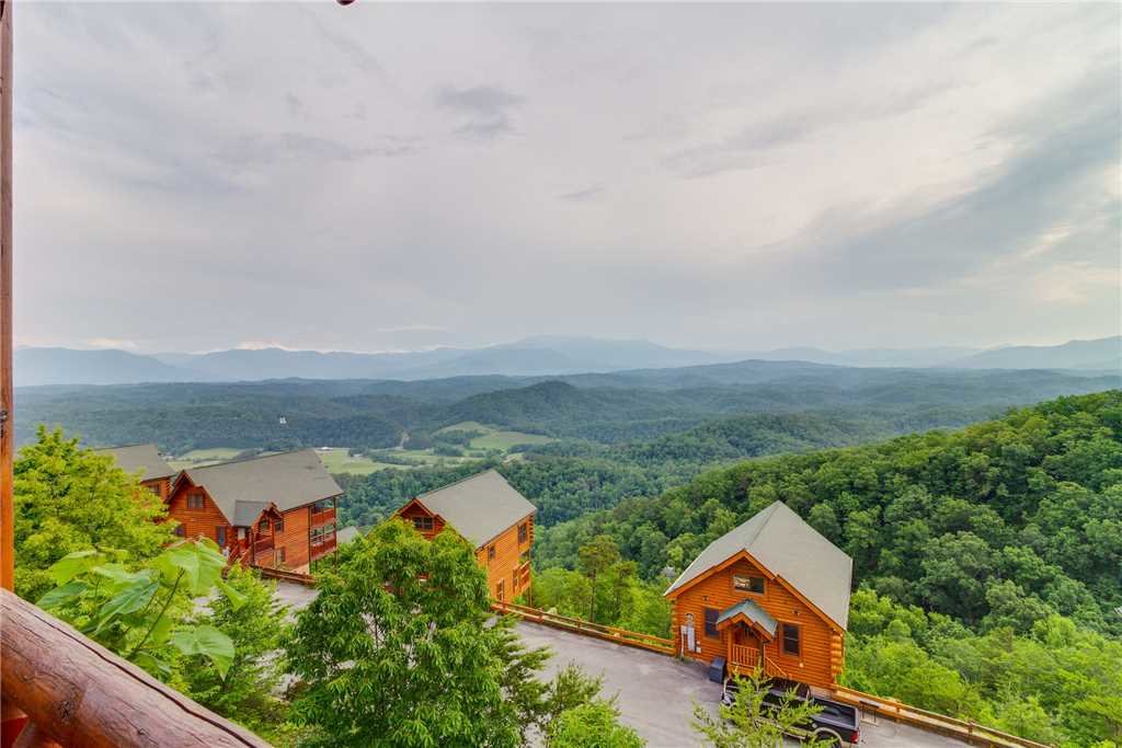 Shooting Star in Pigeon Forge w/ 1 BR (Sleeps4)