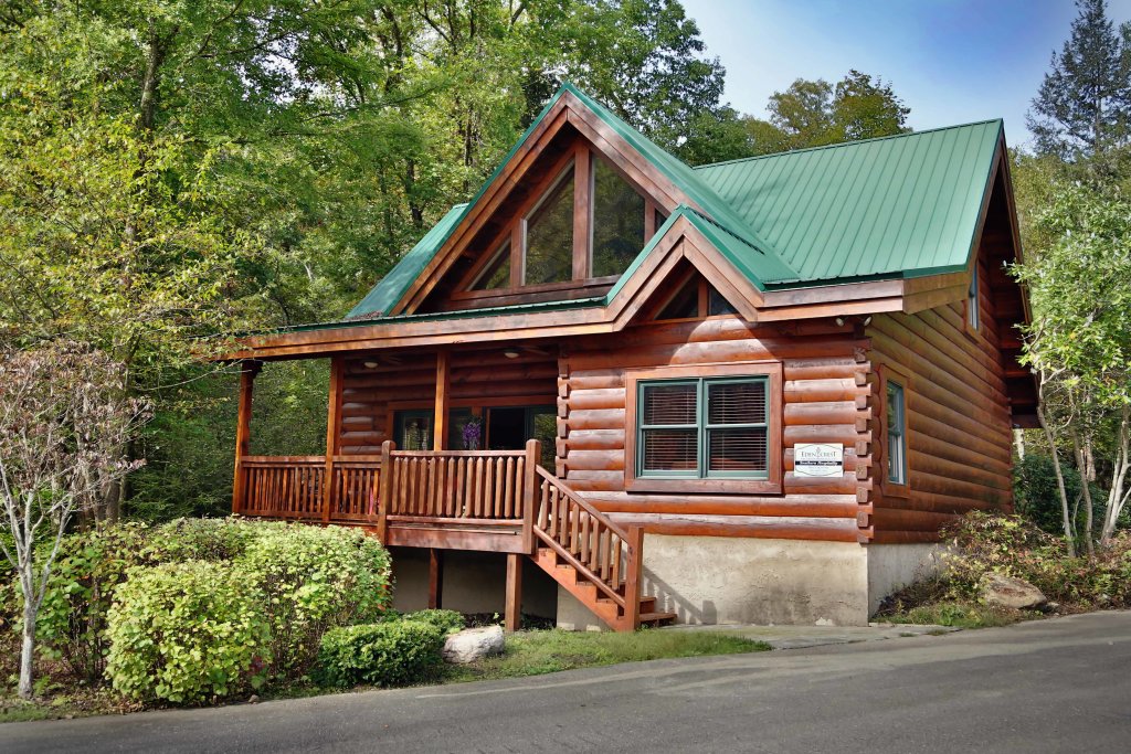 Southern Hospitality Cabin in Sevierville w/ 2 BR (Sleeps6)