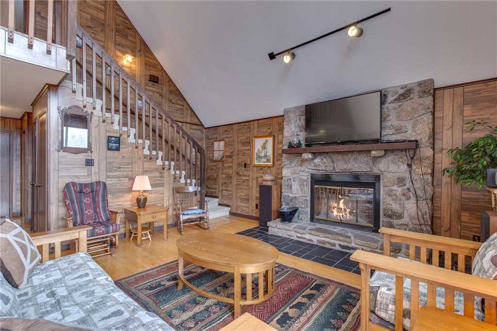 Honey Bee Cottage in Gatlinburg w/ 3 BR (Sleeps8)