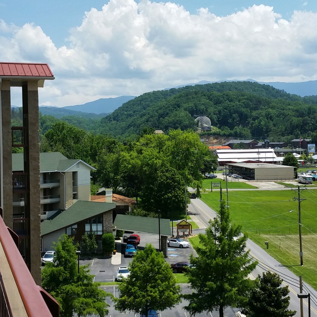 Cedar Lodge 301 in Pigeon Forge w/ 3 BR (Sleeps8)